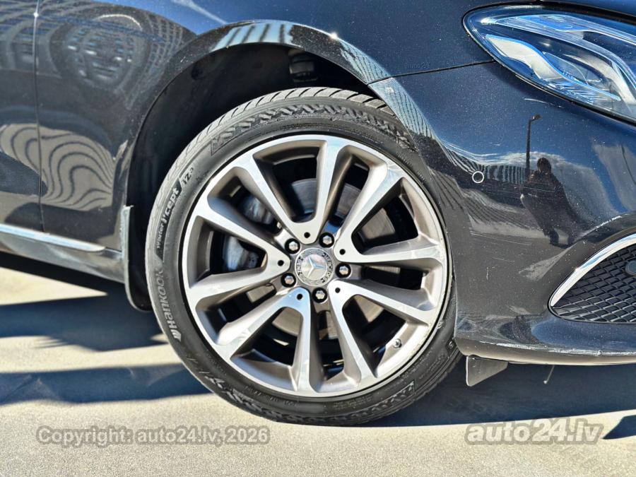 Melns Mercedes-Benz E-Class 2018 Tallina, ar dzinēja tilpumu 2.00 L un nobraukumu 258 tūkst. km par 22000 €, foto 24 vietnē AUTOMOTO.COM.LV