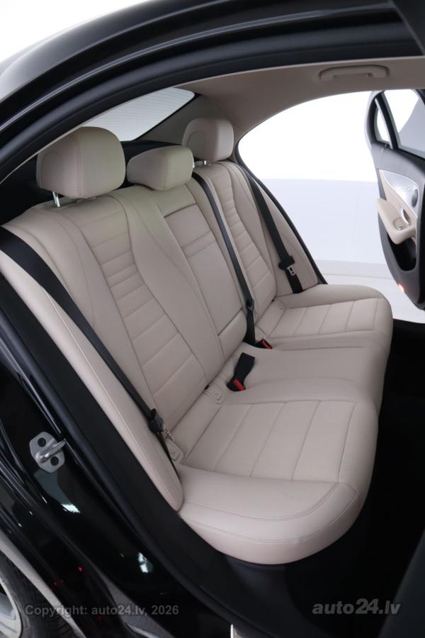 Melns Mercedes-Benz E-Class 2019 Tallina, ar dzinēja tilpumu 2.00 L un nobraukumu 116 tūkst. km par 24900 €, foto 11 vietnē AUTOMOTO.COM.LV