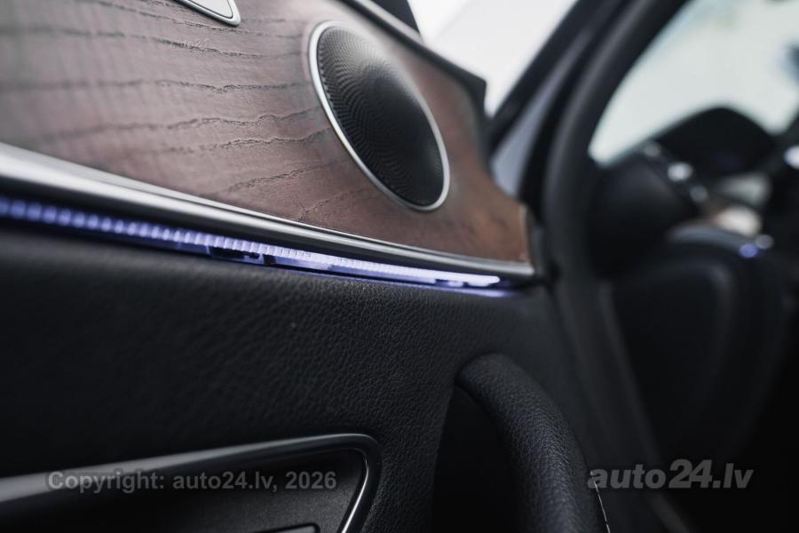 Black Mercedes-Benz E-Class 2019 in Tallinn, with an engine capacity of 1.60 L and mileage of 343 thousand km for 17000 €, photo 10 on AUTOMOTO.COM.LV
