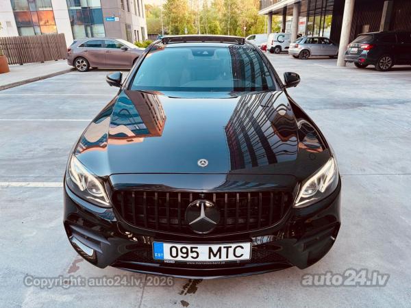 Melns Mercedes-Benz E-Class 2019 Tallina, ar dzinēja tilpumu 2.00 L un nobraukumu 129 tūkst. km par 28499 €, foto  vietnē AUTOMOTO.COM.LV