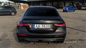 Black Mercedes-Benz E-Class 2021 in Riga, with an engine capacity of 4.00 L and mileage of 67 thousand km for 90000 €, photo 4 on AUTOMOTO.COM.LV
