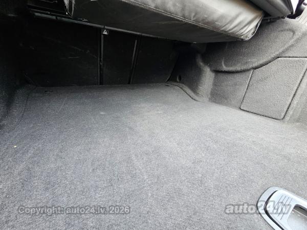 Black Mercedes-Benz E-Class 2021 in Tallinn, with an engine capacity of 2.00 L and mileage of 284 thousand km for 22900 €, photo 7 on AUTOMOTO.COM.LV