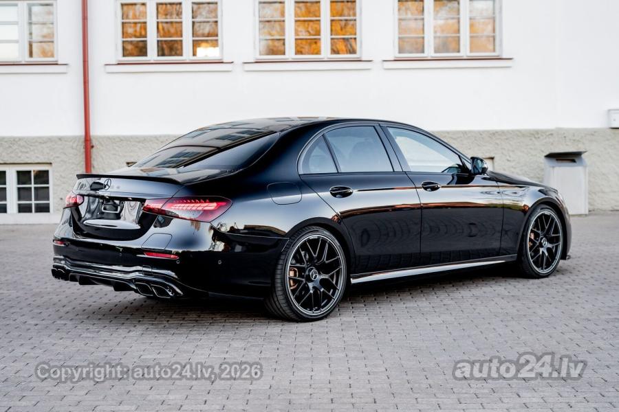 Melns Mercedes-Benz E-Class 2021 Pērnava, ar dzinēja tilpumu 2.00 L un nobraukumu 122 tūkst. km par 37900 €, foto 3 vietnē AUTOMOTO.COM.LV