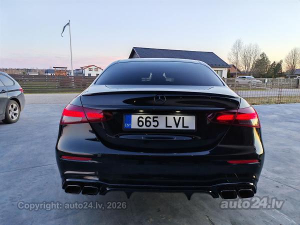 Black Mercedes-Benz E-Class 2022 in Tallinn, with an engine capacity of 2.00 L and mileage of 152 thousand km for 40500 €, photo 4 on AUTOMOTO.COM.LV