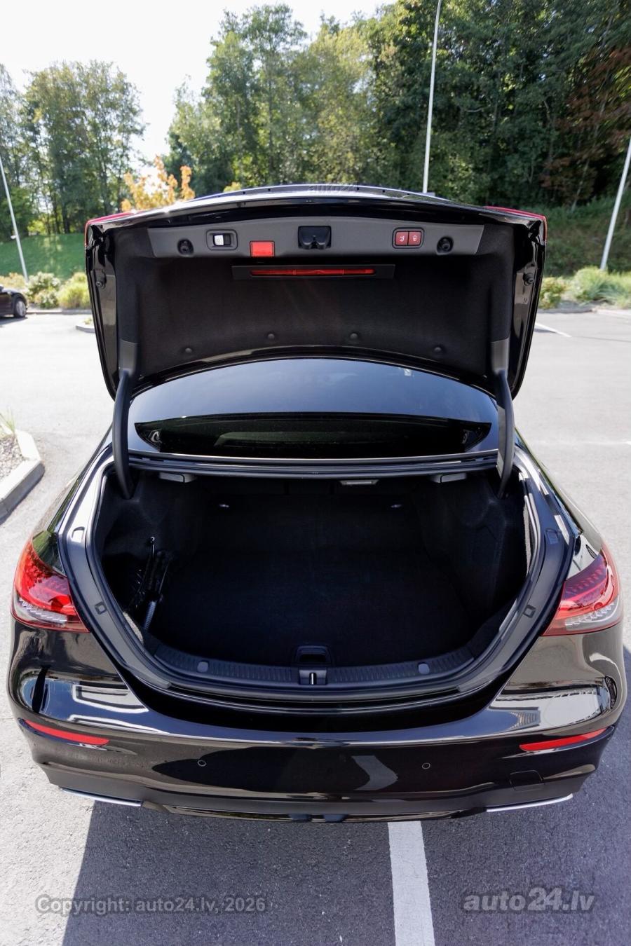 Black Mercedes-Benz E-Class 2022 in Tallinn, with an engine capacity of 2.00 L and mileage of 59 thousand km for 42500 €, photo 15 on AUTOMOTO.COM.LV