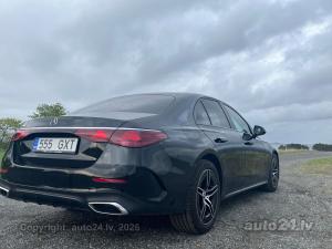 Melns Mercedes-Benz E-Class 2024 Tallina, ar dzinēja tilpumu 2.00 L un nobraukumu 42 tūkst. km par 52900 €, foto 18 vietnē AUTOMOTO.COM.LV