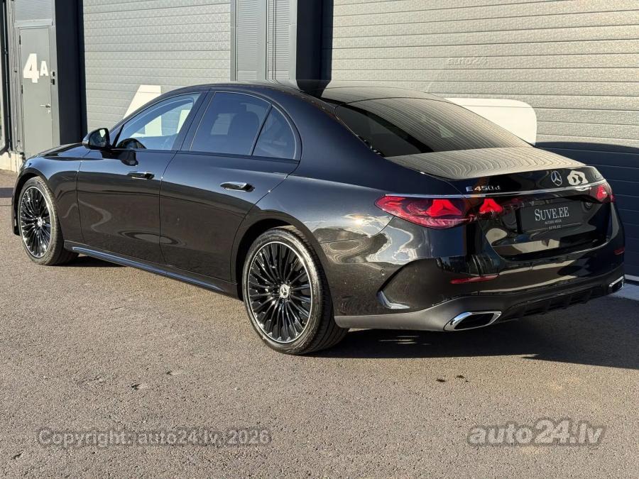 Melns Mercedes-Benz E-Class 2025 Tallina, ar dzinēja tilpumu 3.00 L un nobraukumu 29 tūkst. km par 69995 €, foto 24 vietnē AUTOMOTO.COM.LV