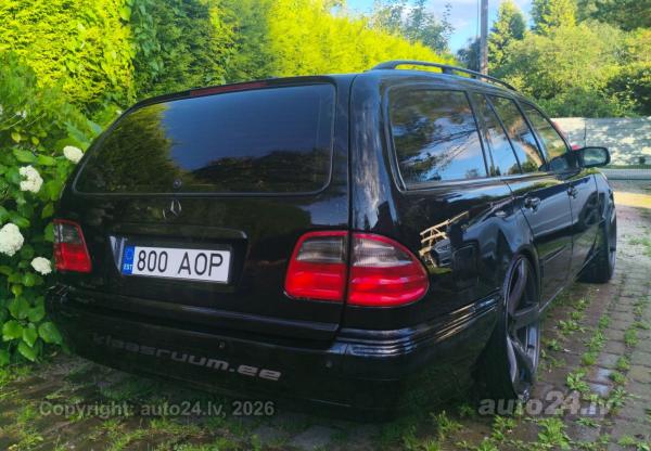 Черный Мерседес Е-Класс 2003 в Таллин, объемом двигателя 2.80 л и пробегом 0 тыс. км за 4900 €, фото 5 на AUTOMOTO.COM.LV