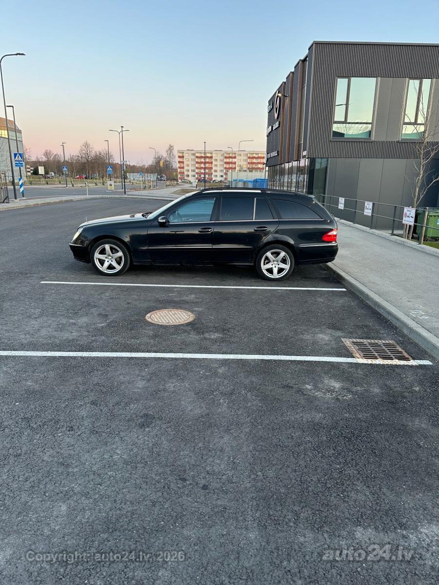 Melns Mercedes-Benz E-Class 2004 Tallina, ar dzinēja tilpumu 3.20 L un nobraukumu 335 tūkst. km par 4000 €, foto 4 vietnē AUTOMOTO.COM.LV
