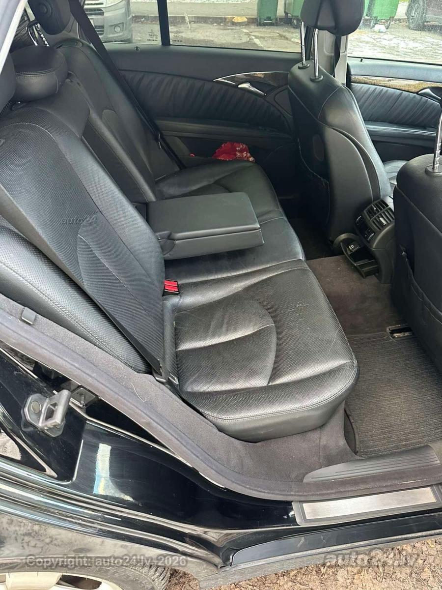 Melns Mercedes-Benz E-Class 2004 Tallina, ar dzinēja tilpumu 3.20 L un nobraukumu 335 tūkst. km par 4000 €, foto 10 vietnē AUTOMOTO.COM.LV