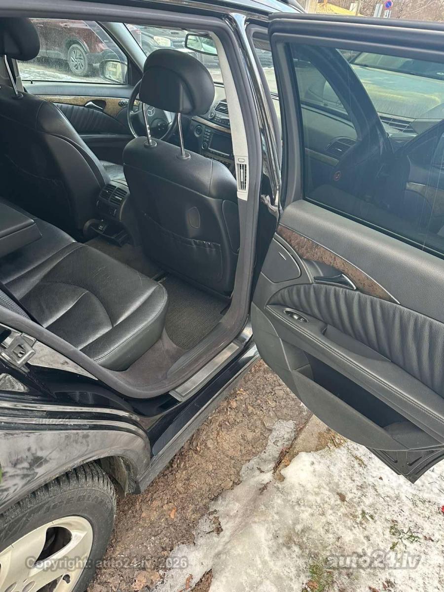 Melns Mercedes-Benz E-Class 2004 Tallina, ar dzinēja tilpumu 3.20 L un nobraukumu 335 tūkst. km par 4000 €, foto 11 vietnē AUTOMOTO.COM.LV