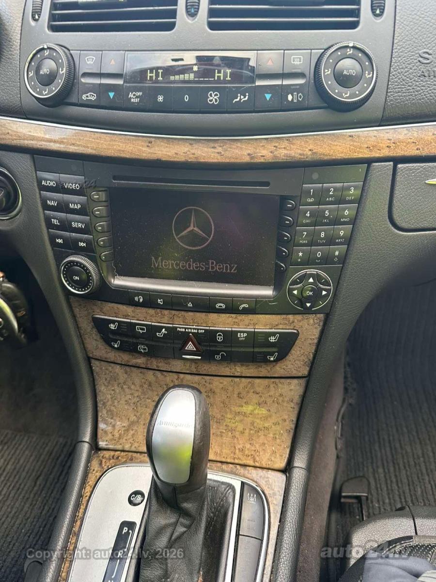Melns Mercedes-Benz E-Class 2004 Tallina, ar dzinēja tilpumu 3.20 L un nobraukumu 335 tūkst. km par 4000 €, foto 12 vietnē AUTOMOTO.COM.LV