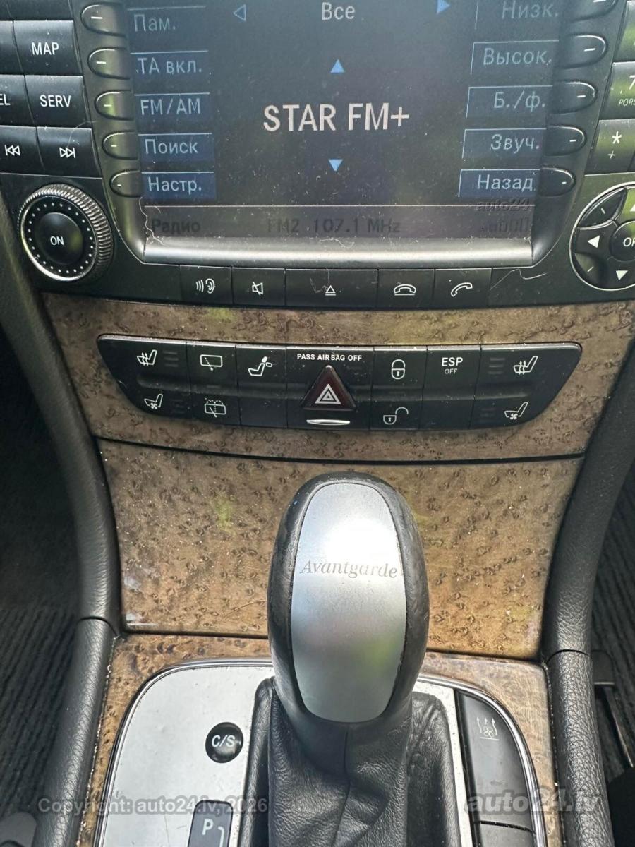 Melns Mercedes-Benz E-Class 2004 Tallina, ar dzinēja tilpumu 3.20 L un nobraukumu 335 tūkst. km par 4000 €, foto 13 vietnē AUTOMOTO.COM.LV