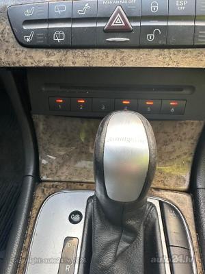 Melns Mercedes-Benz E-Class 2004 Tallina, ar dzinēja tilpumu 3.20 L un nobraukumu 335 tūkst. km par 4000 €, foto 14 vietnē AUTOMOTO.COM.LV