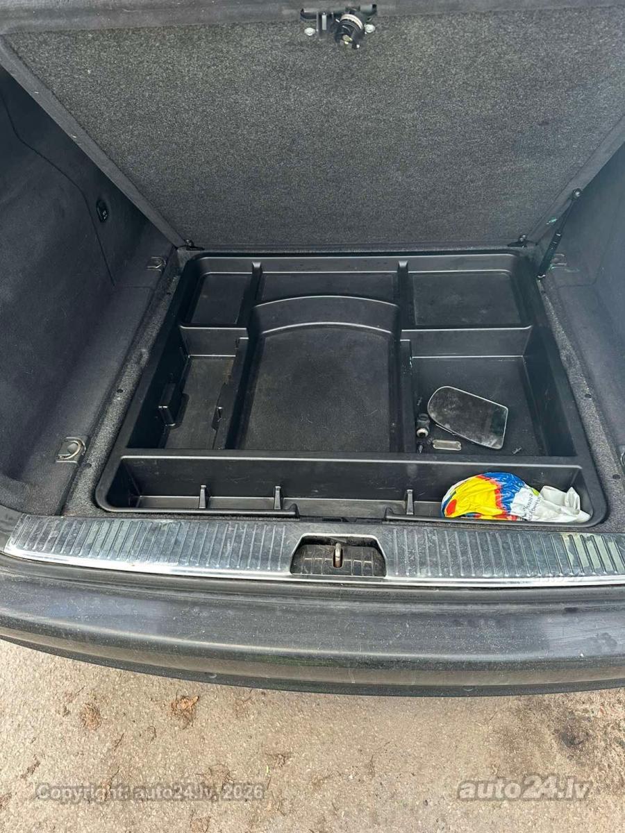 Melns Mercedes-Benz E-Class 2004 Tallina, ar dzinēja tilpumu 3.20 L un nobraukumu 335 tūkst. km par 4000 €, foto 18 vietnē AUTOMOTO.COM.LV