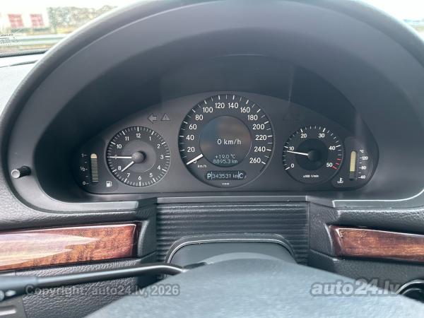 Black Mercedes-Benz E-Class 2004 in Tallinn, with an engine capacity of 2.10 L and mileage of 430 thousand km for 2000 €, photo 4 on AUTOMOTO.COM.LV