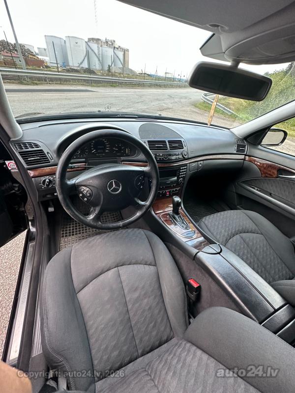 Black Mercedes-Benz E-Class 2004 in Tallinn, with an engine capacity of 2.10 L and mileage of 430 thousand km for 2000 €, photo 5 on AUTOMOTO.COM.LV