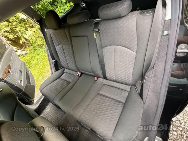Black Mercedes-Benz E-Class 2004 in Tallinn, with an engine capacity of 2.10 L and mileage of 430 thousand km for 2000 €, photo 9 on AUTOMOTO.COM.LV