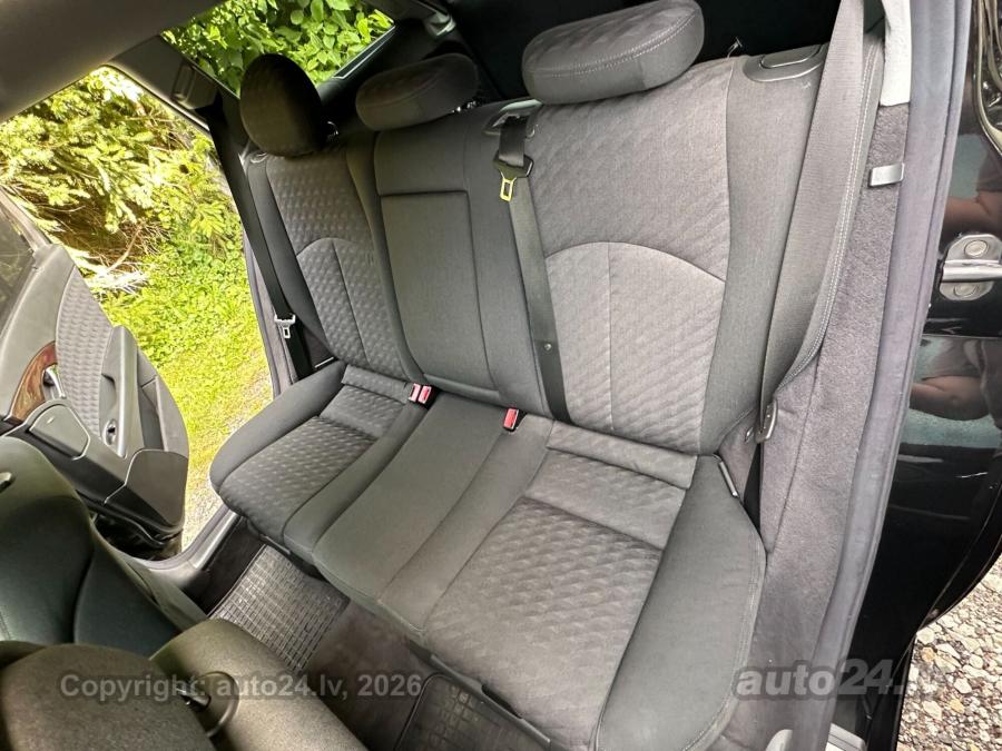 Black Mercedes-Benz E-Class 2004 in Tallinn, with an engine capacity of 2.10 L and mileage of 430 thousand km for 2000 €, photo 10 on AUTOMOTO.COM.LV