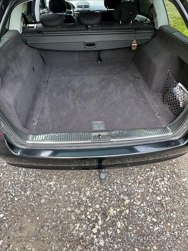 Black Mercedes-Benz E-Class 2004 in Tallinn, with an engine capacity of 2.10 L and mileage of 430 thousand km for 2000 €, photo 10 on AUTOMOTO.COM.LV