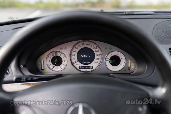 Melns Mercedes-Benz E-Class 2004 Tallina, ar dzinēja tilpumu 3.20 L un nobraukumu 307 tūkst. km par 2799 €, foto 9 vietnē AUTOMOTO.COM.LV
