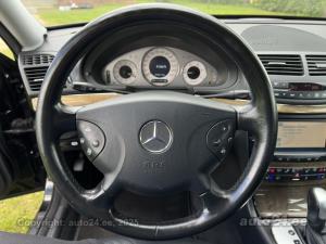Black Mercedes-Benz E-Class 2005 in Tallinn, with an engine capacity of 3.20 L and mileage of 296 thousand km for 4900 €, photo 8 on AUTOMOTO.COM.LV