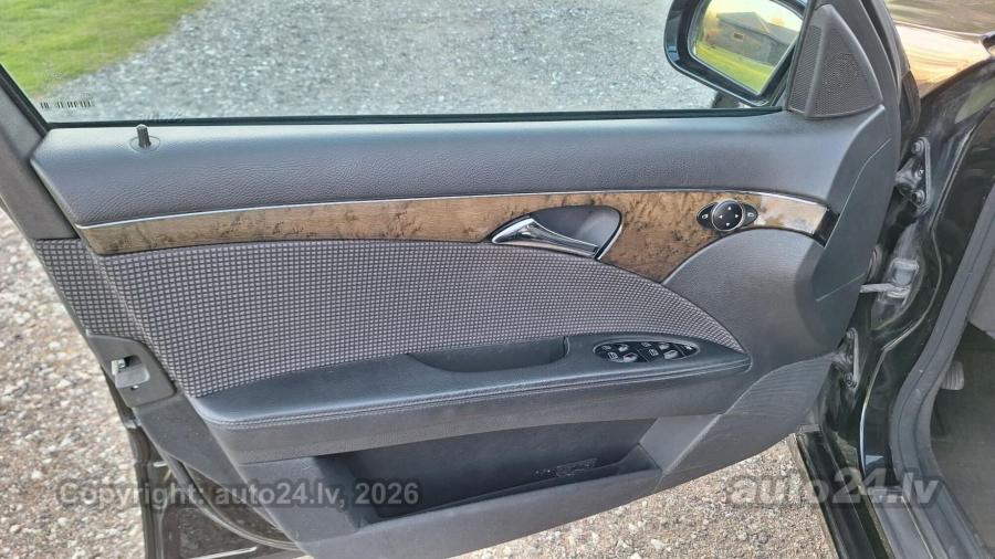 Melns Mercedes-Benz E-Class 2005 Tallina, ar dzinēja tilpumu 2.10 L un nobraukumu 407 tūkst. km par 2700 €, foto 6 vietnē AUTOMOTO.COM.LV