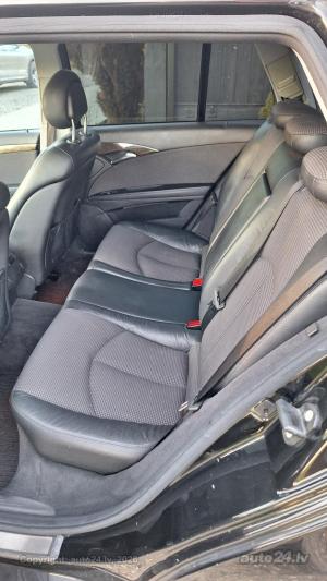Melns Mercedes-Benz E-Class 2005 Tallina, ar dzinēja tilpumu 2.10 L un nobraukumu 407 tūkst. km par 2700 €, foto 8 vietnē AUTOMOTO.COM.LV