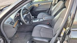 Melns Mercedes-Benz E-Class 2005 Tallina, ar dzinēja tilpumu 2.10 L un nobraukumu 407 tūkst. km par 2700 €, foto 10 vietnē AUTOMOTO.COM.LV