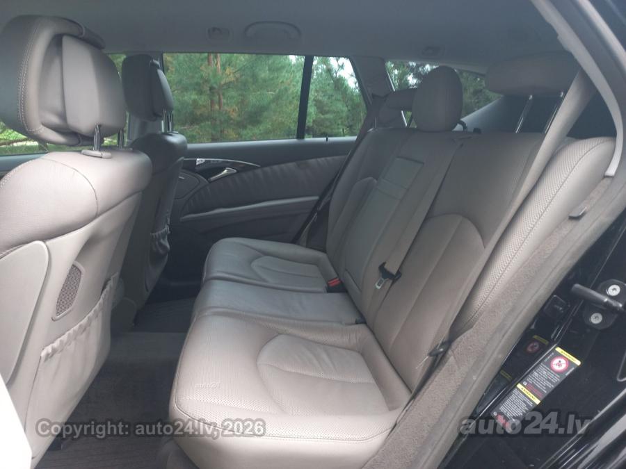 Melns Mercedes-Benz E-Class 2007 Tartu, ar dzinēja tilpumu 3.20 L un nobraukumu 313 tūkst. km par 5900 €, foto 13 vietnē AUTOMOTO.COM.LV