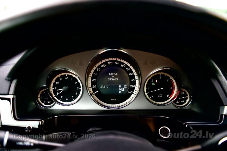 Melns Mercedes-Benz E-Class 2009 Tallina, ar dzinēja tilpumu 3.00 L un nobraukumu 376 tūkst. km par 6800 €, foto 14 vietnē AUTOMOTO.COM.LV