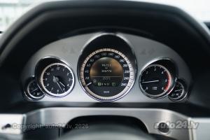 Melns Mercedes-Benz E-Class 2010 Tallina, ar dzinēja tilpumu 2.10 L un nobraukumu 366 tūkst. km par 5900 €, foto 15 vietnē AUTOMOTO.COM.LV