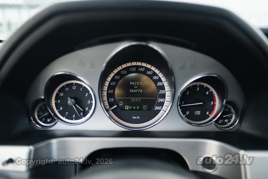 Melns Mercedes-Benz E-Class 2010 Tallina, ar dzinēja tilpumu 2.10 L un nobraukumu 366 tūkst. km par 5900 €, foto 15 vietnē AUTOMOTO.COM.LV
