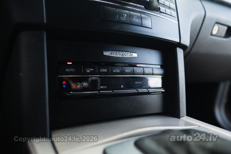 Melns Mercedes-Benz E-Class 2010 Tallina, ar dzinēja tilpumu 2.10 L un nobraukumu 366 tūkst. km par 5900 €, foto 19 vietnē AUTOMOTO.COM.LV