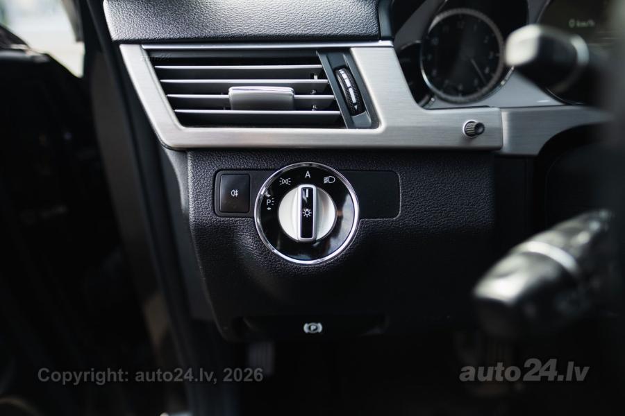 Melns Mercedes-Benz E-Class 2010 Tallina, ar dzinēja tilpumu 2.10 L un nobraukumu 366 tūkst. km par 5900 €, foto 21 vietnē AUTOMOTO.COM.LV