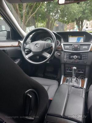 Melns Mercedes-Benz E-Class 2010 Tallina, ar dzinēja tilpumu 2.10 L un nobraukumu 374 tūkst. km par 8400 €, foto 4 vietnē AUTOMOTO.COM.LV