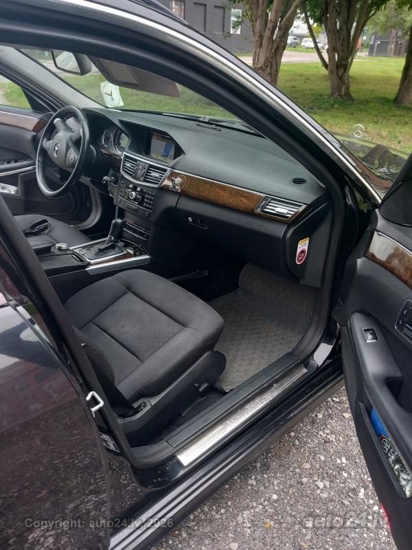 Melns Mercedes-Benz E-Class 2010 Tallina, ar dzinēja tilpumu 2.10 L un nobraukumu 374 tūkst. km par 8400 €, foto 5 vietnē AUTOMOTO.COM.LV