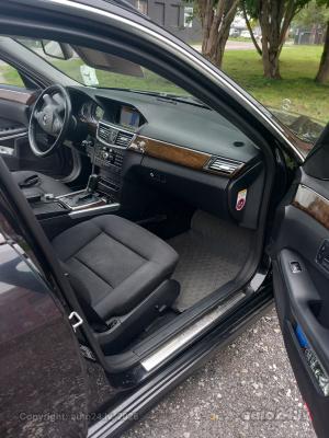 Melns Mercedes-Benz E-Class 2010 Tallina, ar dzinēja tilpumu 2.10 L un nobraukumu 374 tūkst. km par 8400 €, foto 5 vietnē AUTOMOTO.COM.LV