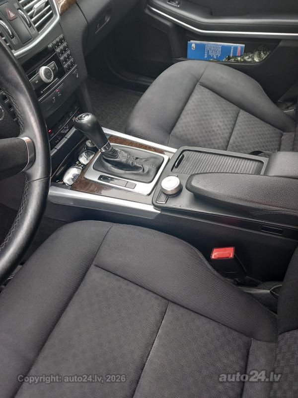 Melns Mercedes-Benz E-Class 2010 Tallina, ar dzinēja tilpumu 2.10 L un nobraukumu 374 tūkst. km par 8400 €, foto 7 vietnē AUTOMOTO.COM.LV
