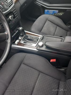 Melns Mercedes-Benz E-Class 2010 Tallina, ar dzinēja tilpumu 2.10 L un nobraukumu 374 tūkst. km par 8400 €, foto 7 vietnē AUTOMOTO.COM.LV