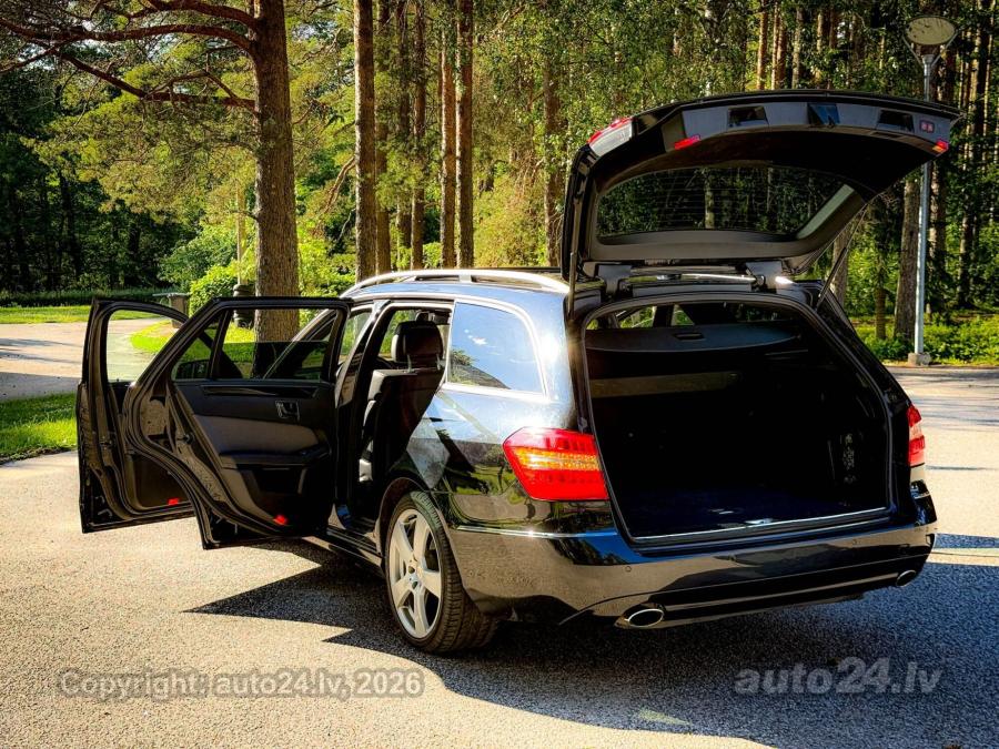 Melns Mercedes-Benz E-Class 2010 Tallina, ar dzinēja tilpumu 1.80 L un nobraukumu 216 tūkst. km par 9900 €, foto 14 vietnē AUTOMOTO.COM.LV