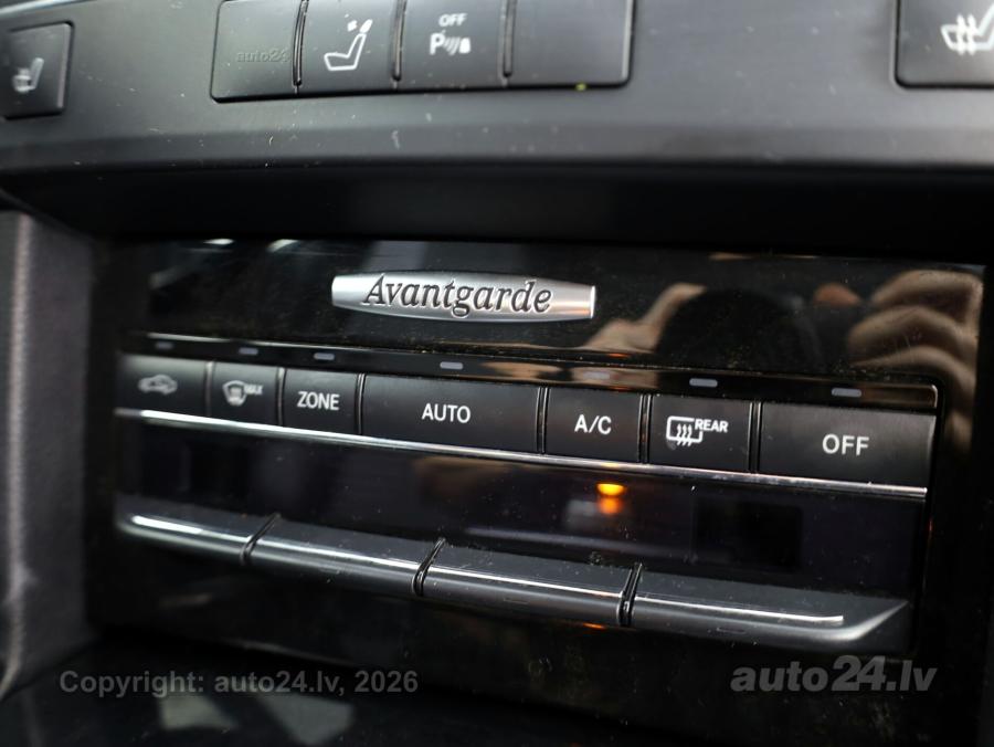 Melns Mercedes-Benz E-Class 2010 Tallina, ar dzinēja tilpumu 3.00 L un nobraukumu 322 tūkst. km par 4499 €, foto 9 vietnē AUTOMOTO.COM.LV