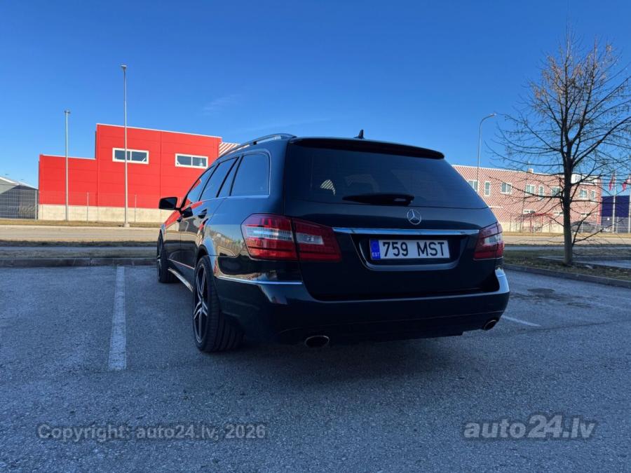 Black Mercedes-Benz E-Class 2011 in Tartu, with an engine capacity of 3.00 L and mileage of 326 thousand km for 9500 €, photo 6 on AUTOMOTO.COM.LV