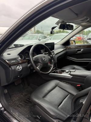 Black Mercedes-Benz E-Class 2012 in Tallinn, with an engine capacity of 2.10 L and mileage of 296 thousand km for 6999 €, photo 12 on AUTOMOTO.COM.LV