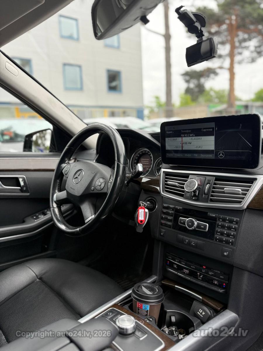 Black Mercedes-Benz E-Class 2012 in Tallinn, with an engine capacity of 2.10 L and mileage of 296 thousand km for 6999 €, photo 13 on AUTOMOTO.COM.LV