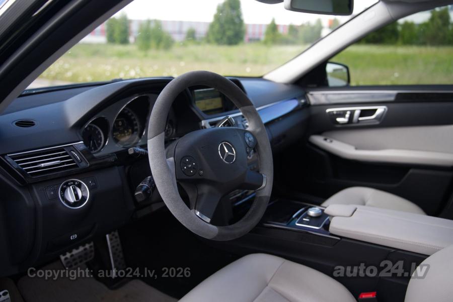 Melns Mercedes-Benz E-Class 2012 Tallina, ar dzinēja tilpumu 3.00 L un nobraukumu 385 tūkst. km par 8700 €, foto 10 vietnē AUTOMOTO.COM.LV