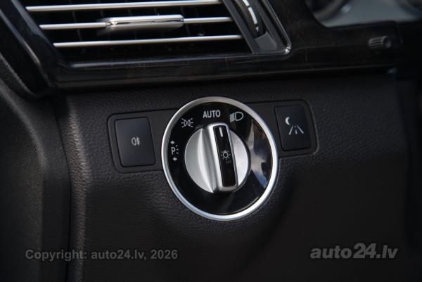 Melns Mercedes-Benz E-Class 2012 Tallina, ar dzinēja tilpumu 3.00 L un nobraukumu 385 tūkst. km par 8700 €, foto 10 vietnē AUTOMOTO.COM.LV