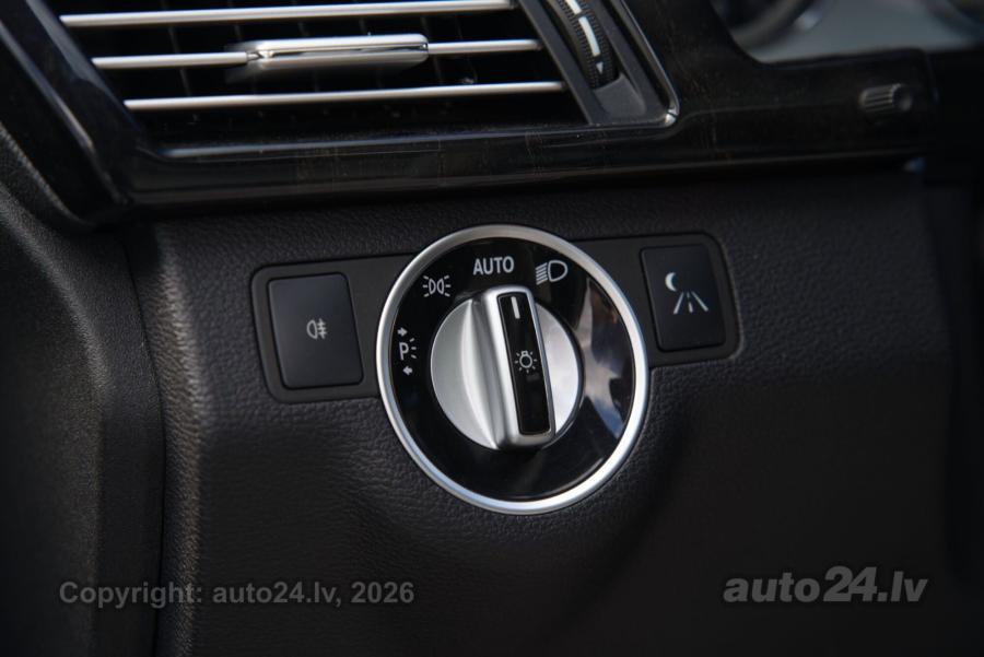 Melns Mercedes-Benz E-Class 2012 Tallina, ar dzinēja tilpumu 3.00 L un nobraukumu 385 tūkst. km par 8700 €, foto 11 vietnē AUTOMOTO.COM.LV
