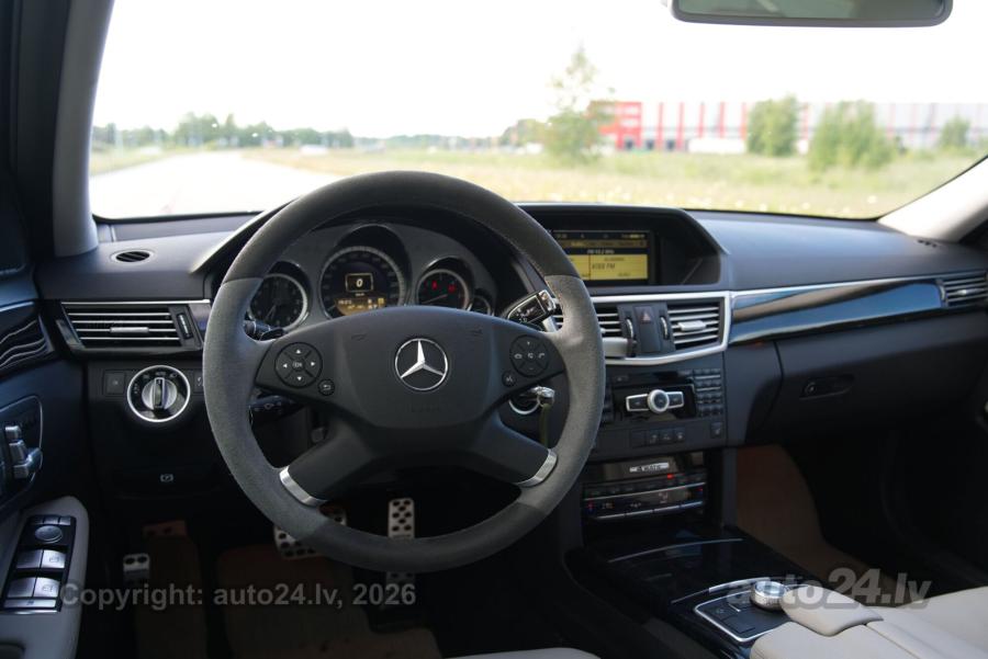 Melns Mercedes-Benz E-Class 2012 Tallina, ar dzinēja tilpumu 3.00 L un nobraukumu 385 tūkst. km par 8700 €, foto 16 vietnē AUTOMOTO.COM.LV