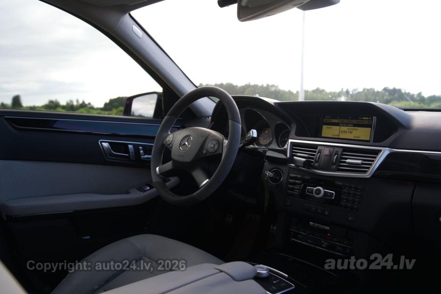 Melns Mercedes-Benz E-Class 2012 Tallina, ar dzinēja tilpumu 3.00 L un nobraukumu 385 tūkst. km par 8700 €, foto 23 vietnē AUTOMOTO.COM.LV